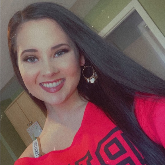 Sarah's Closet (@sarah_2132) | Poshmark